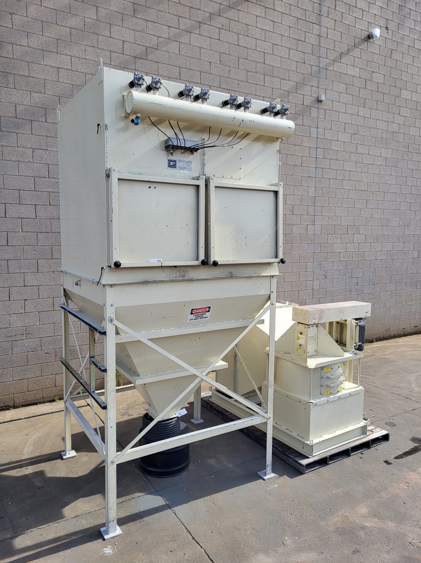 8,000 cfm Camfil Farr 16L Cartridge Dust Collector AM23759 - AM Industrial