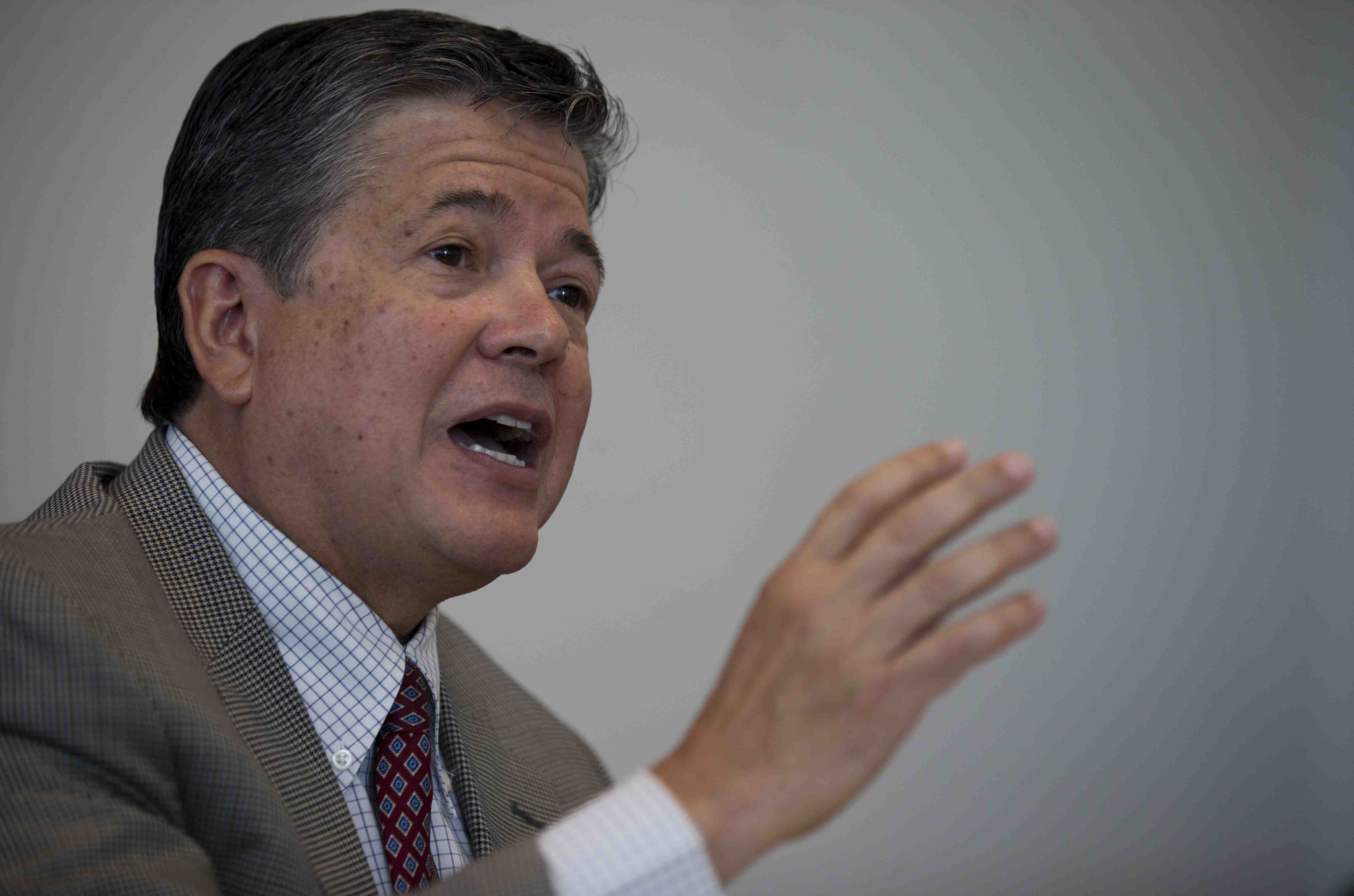 Dennis R. Román Roa - El Nuevo Día