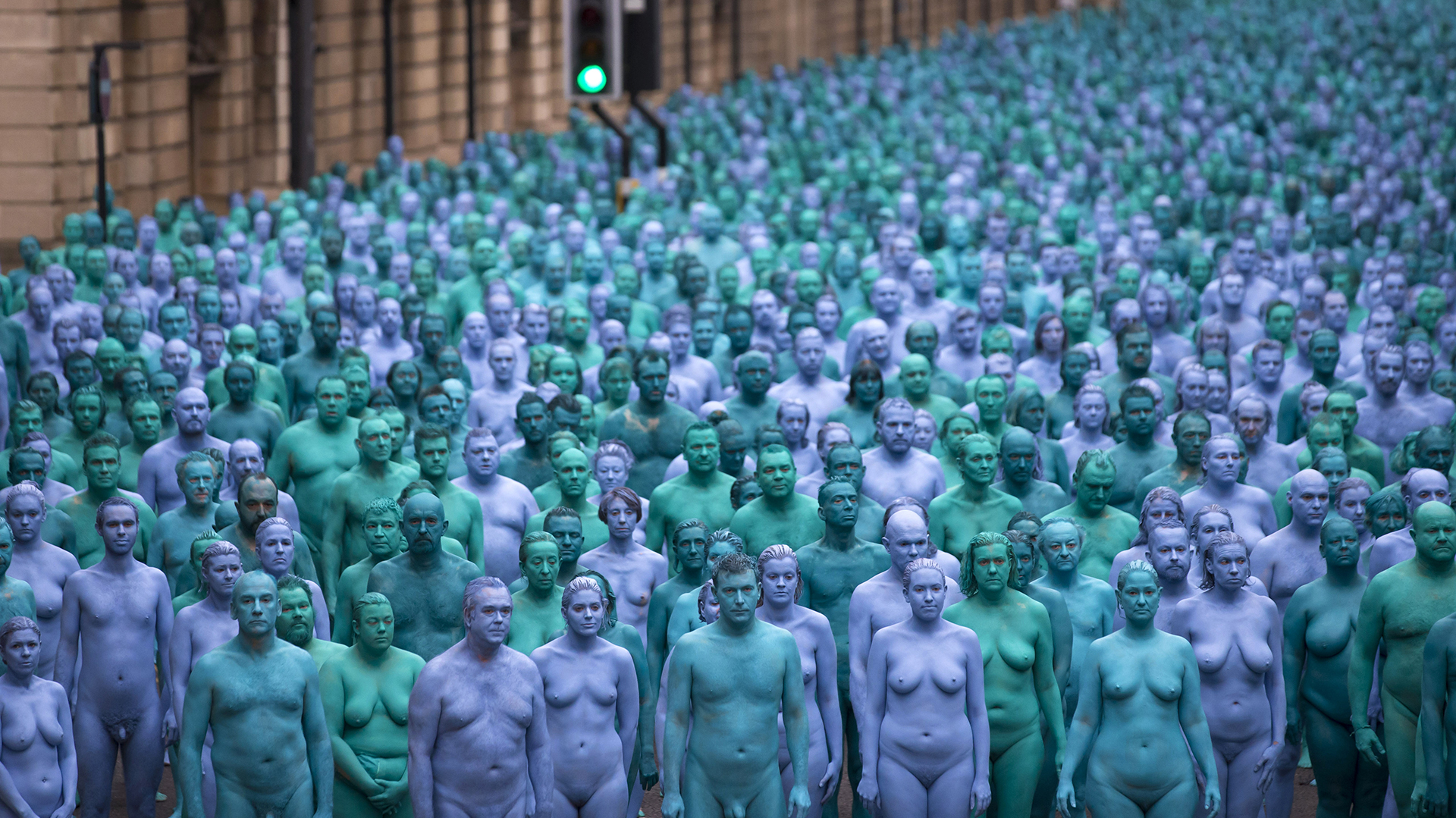 Miles De Personas Desnudas Y Pintadas Para Una Sesión De Fotos Infobae 