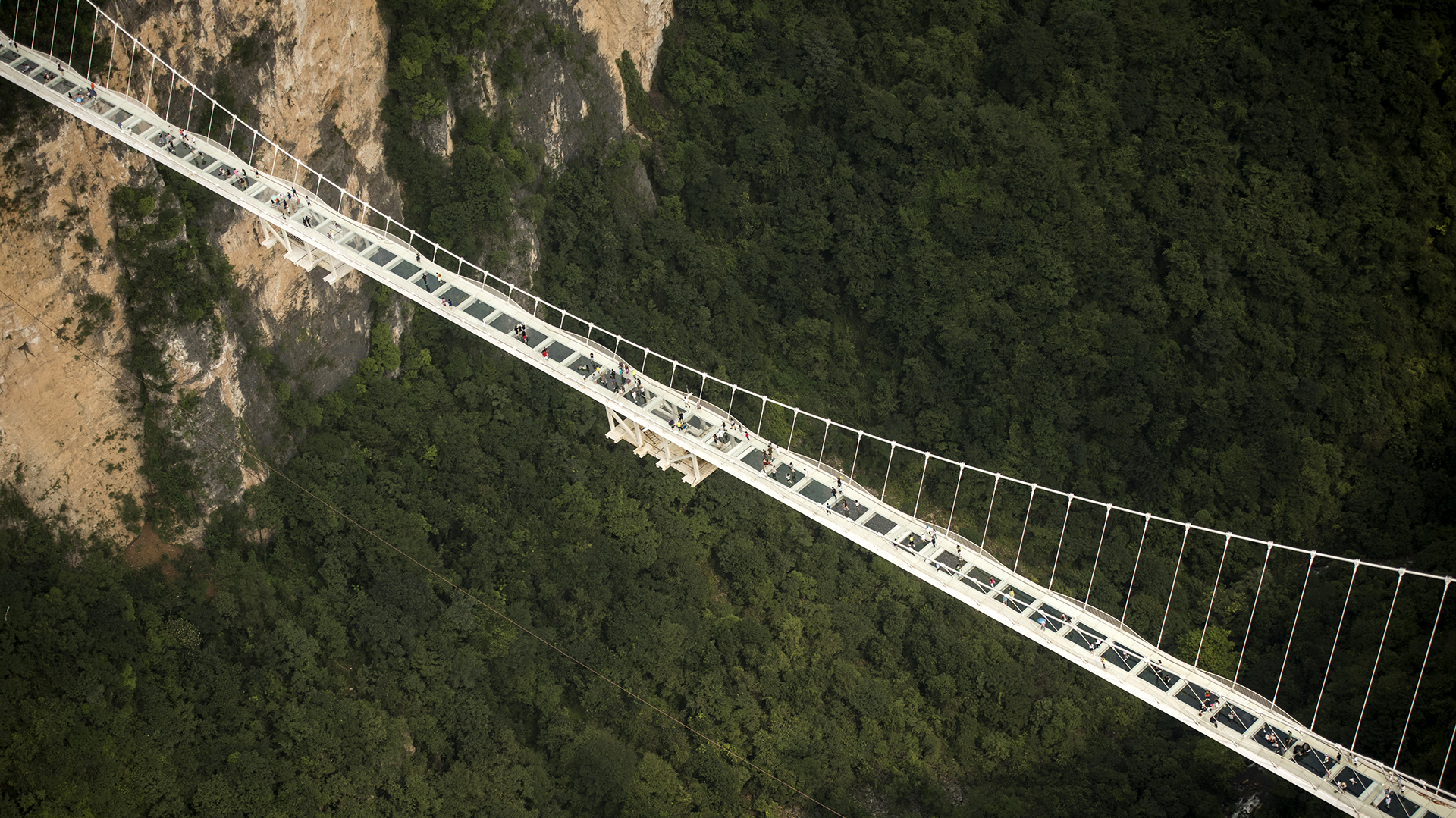 12 Fotos Del Puente De Cristal Más Largo Y Alto Del Mundo Infobae