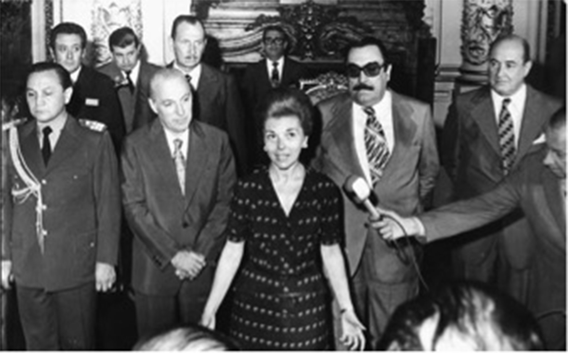 Los Días De Isabel Perón Presa Intento De Suicidio Control De Massera