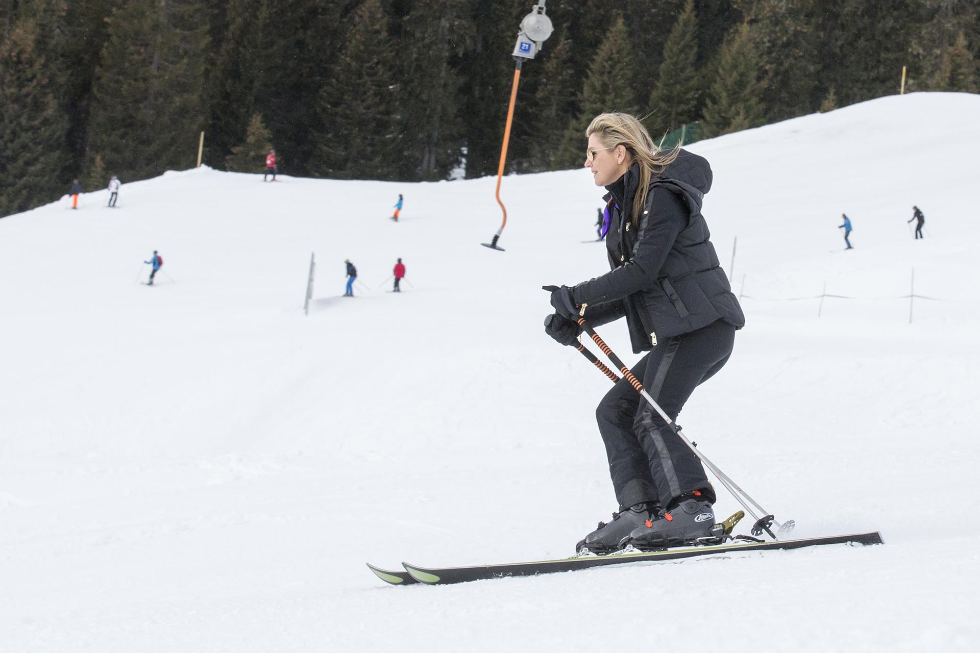 Máxima Y Guillermo De Holanda Se Divierten En La Nieve Junto A Sus 0966