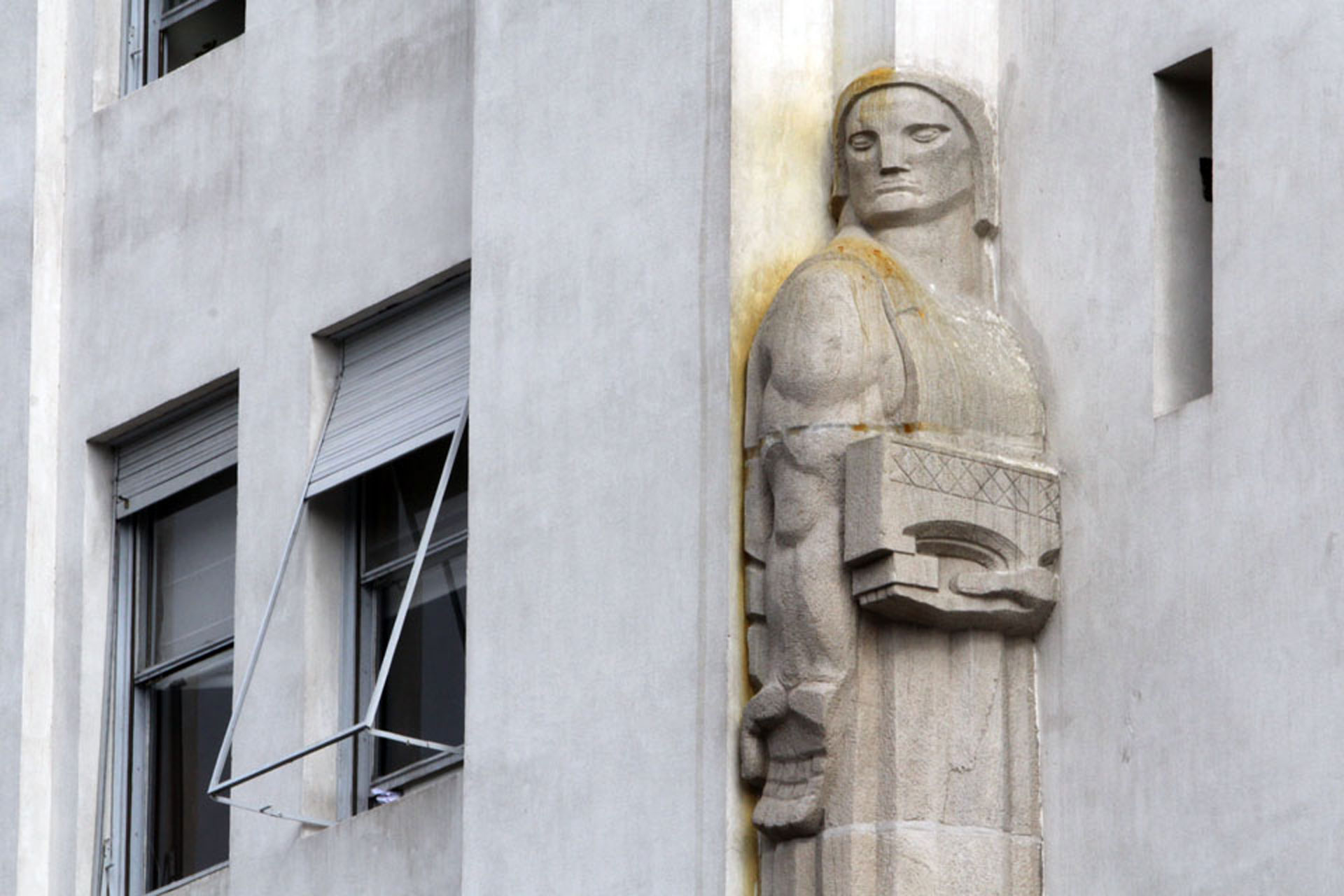 La Historia Del Desconocido “monumento A La Coima” único En El Mundo Y