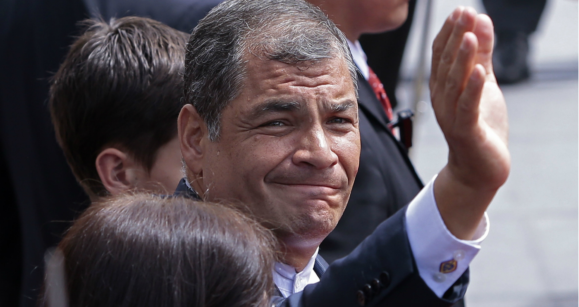 Ecuador El Ex Presidente Rafael Correa Fue Internado Por Una Neumonía