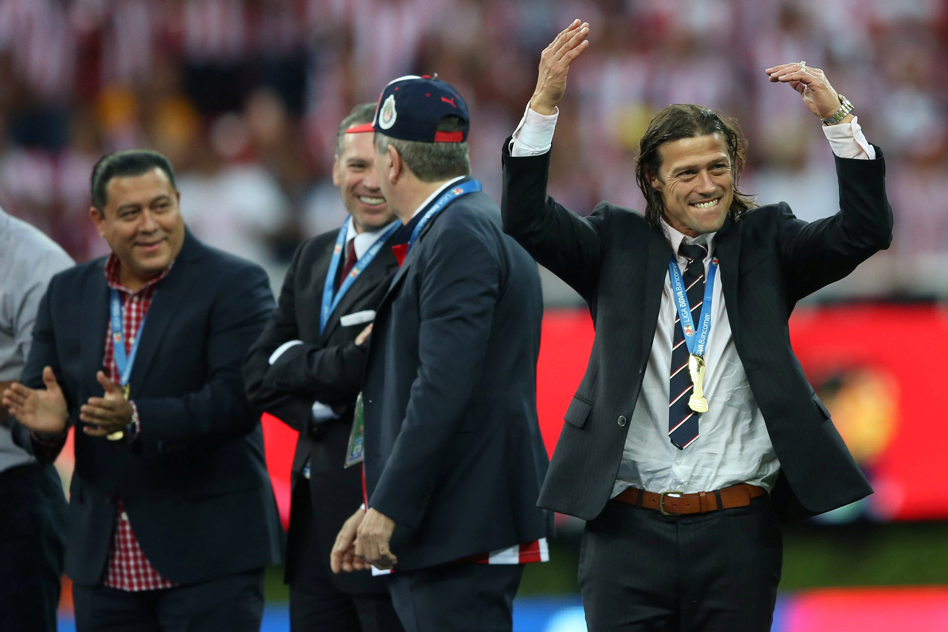 El Emocionante Festejo De Almeyda Con Su Padre Tras Conseguir El Título Con Chivas Infobae