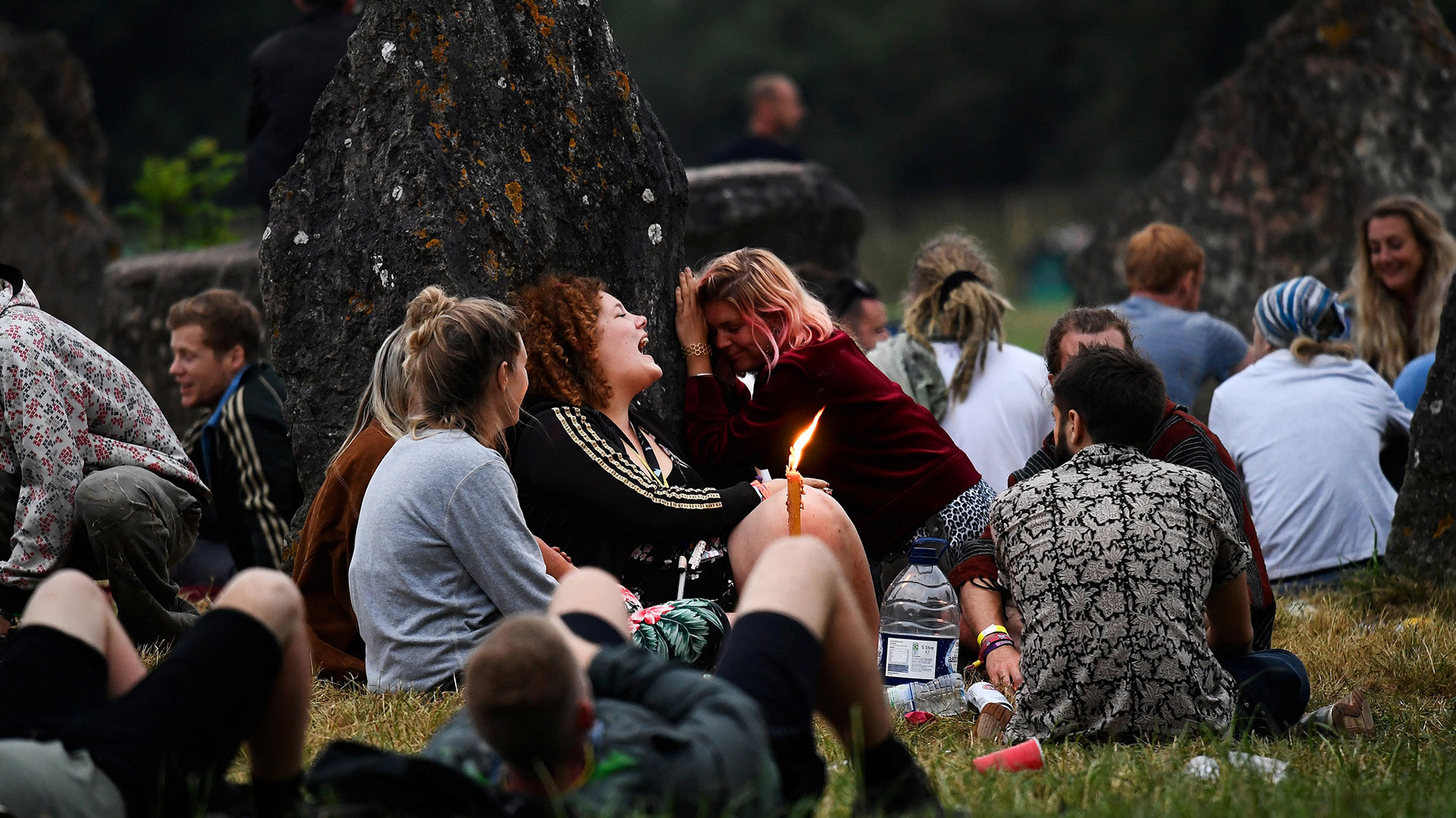 Qué Son Los Peligrosos Globos Multicolores Que Se Fuman En El Festival De Glastonbury Infobae