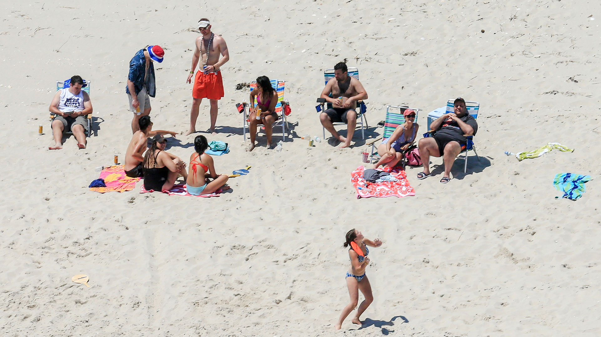 El Gobernador De Nueva Jersey Fue Captado Tomando Sol En Una Playa Que