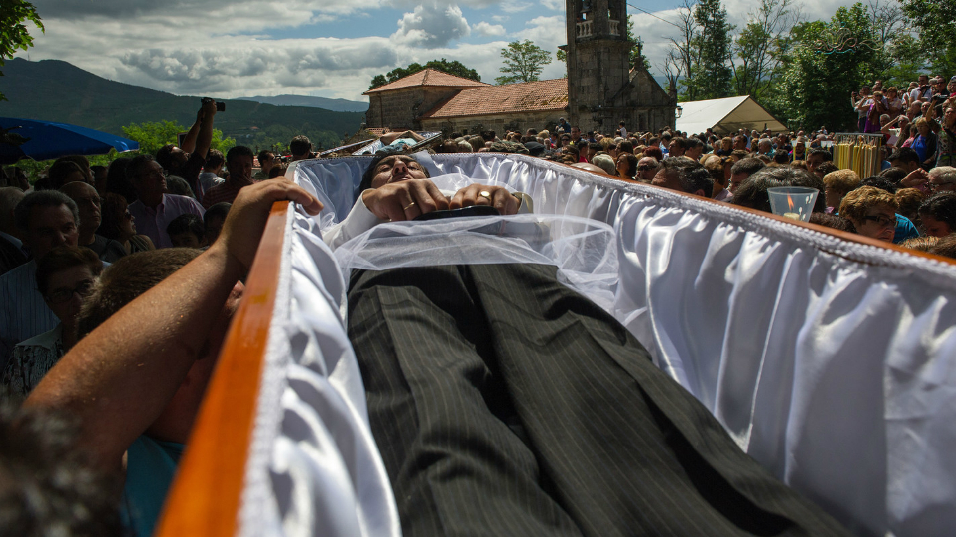El extraño ritual de un pueblo en España donde los que escapan a la ...