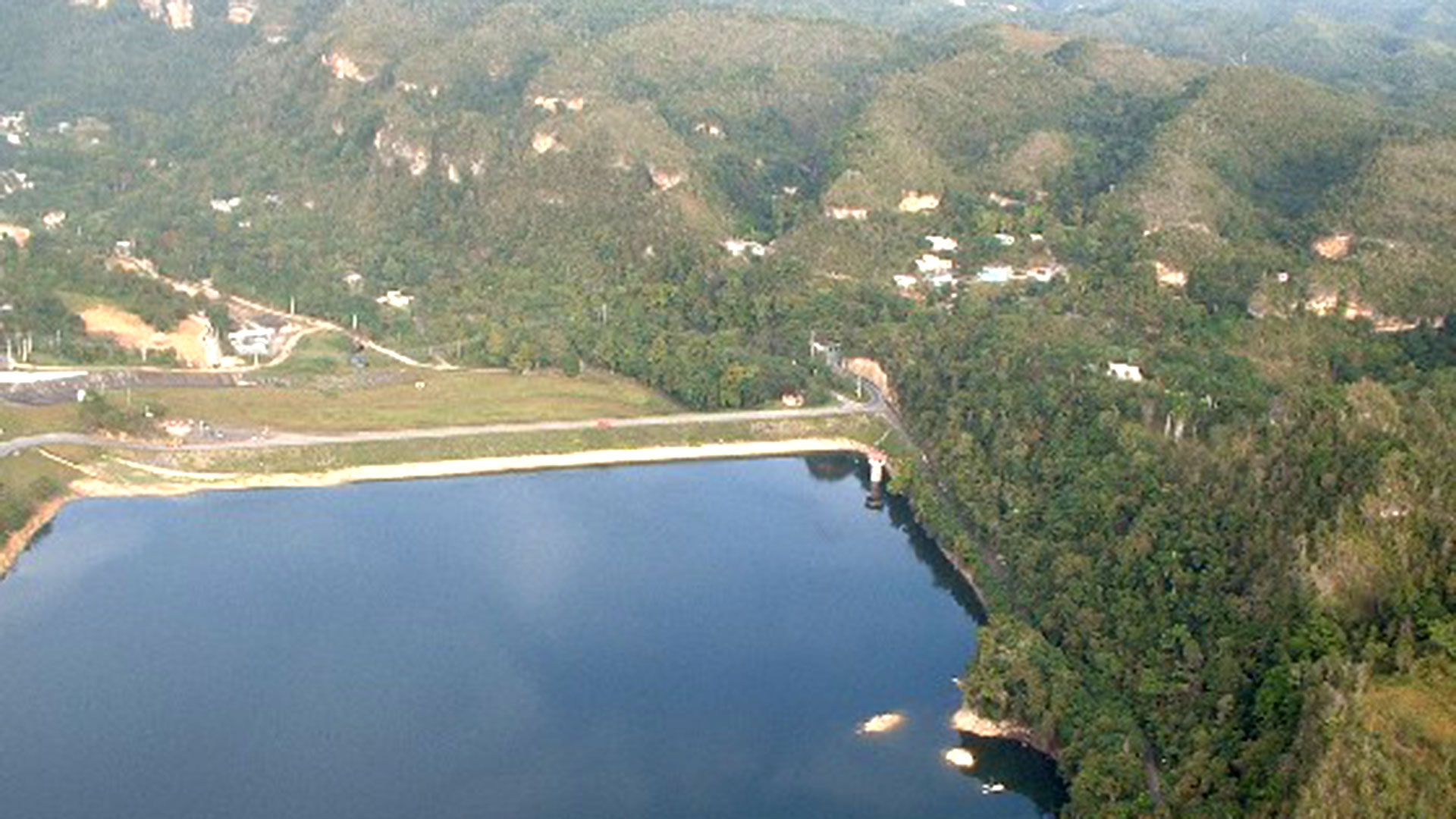 Alerta en Puerto Rico por una represa que está a punto de ceder tras el ...