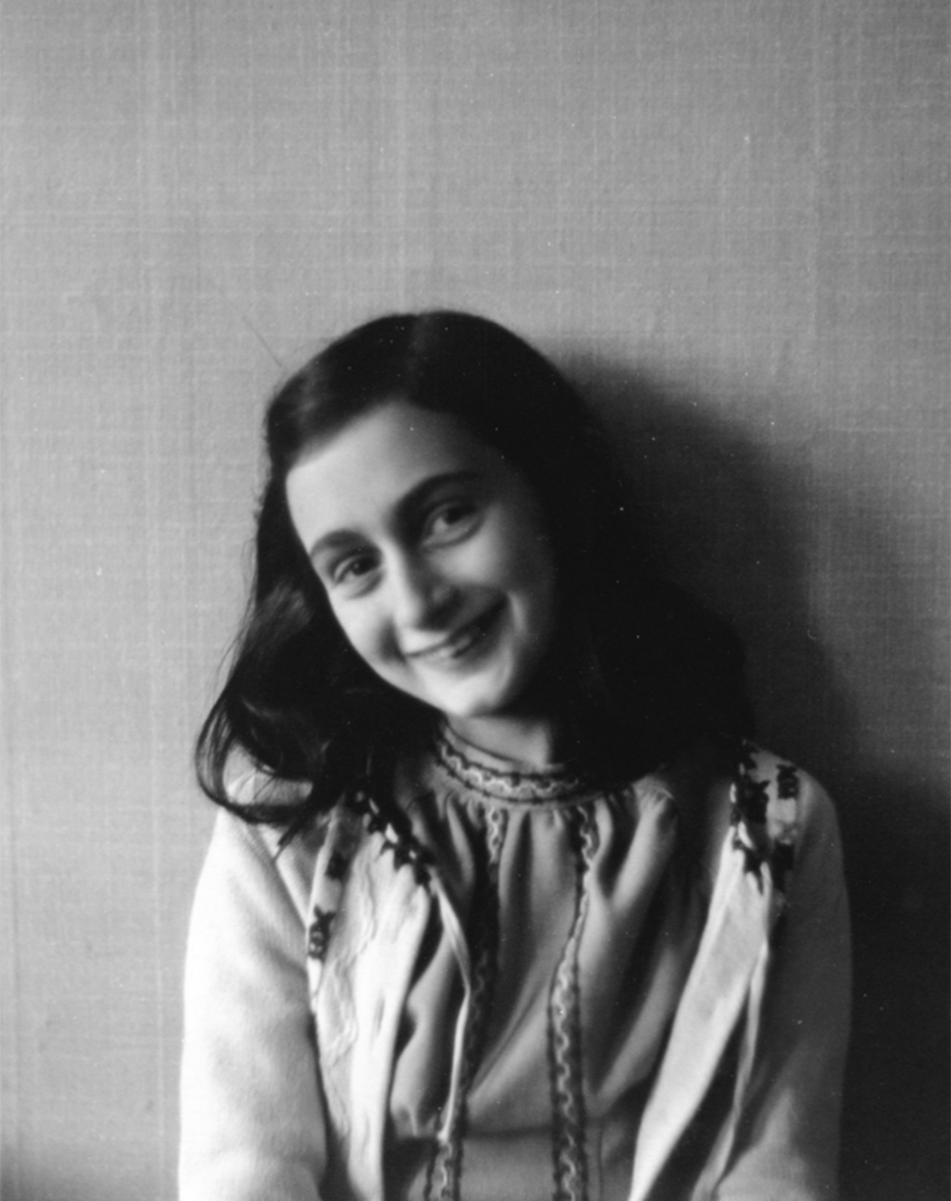 Publican una «versión B» del «Diario de Ana Frank» – Perfil Formosa