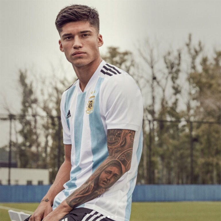 El Tucu Correa Posó Con La Camiseta Y Desterró A Lavezzi Como El Sex Symbol De La Selección