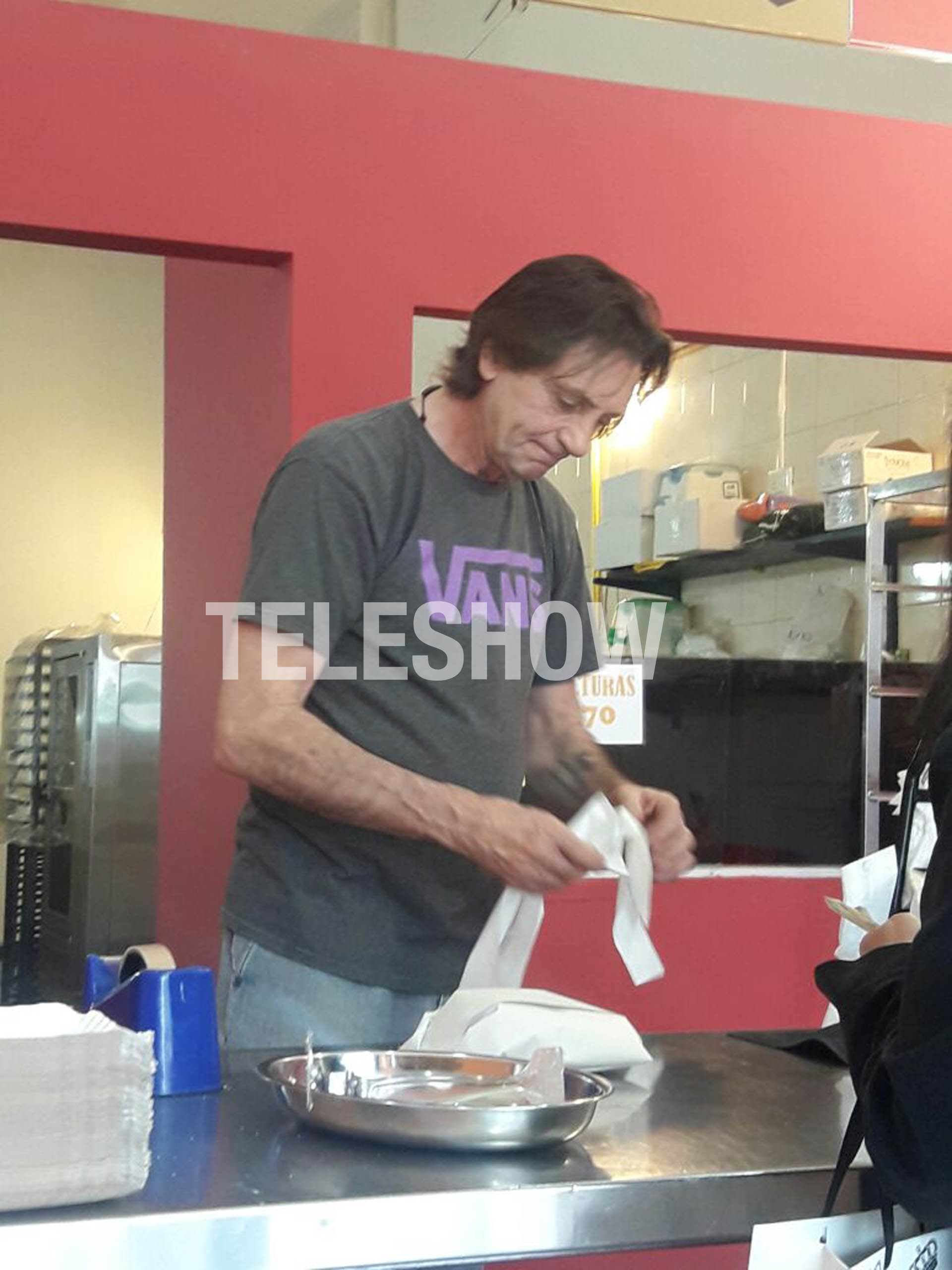 La Imagen De Luis Vadalá Ex De Moria Casán Atendiendo Una Panadería