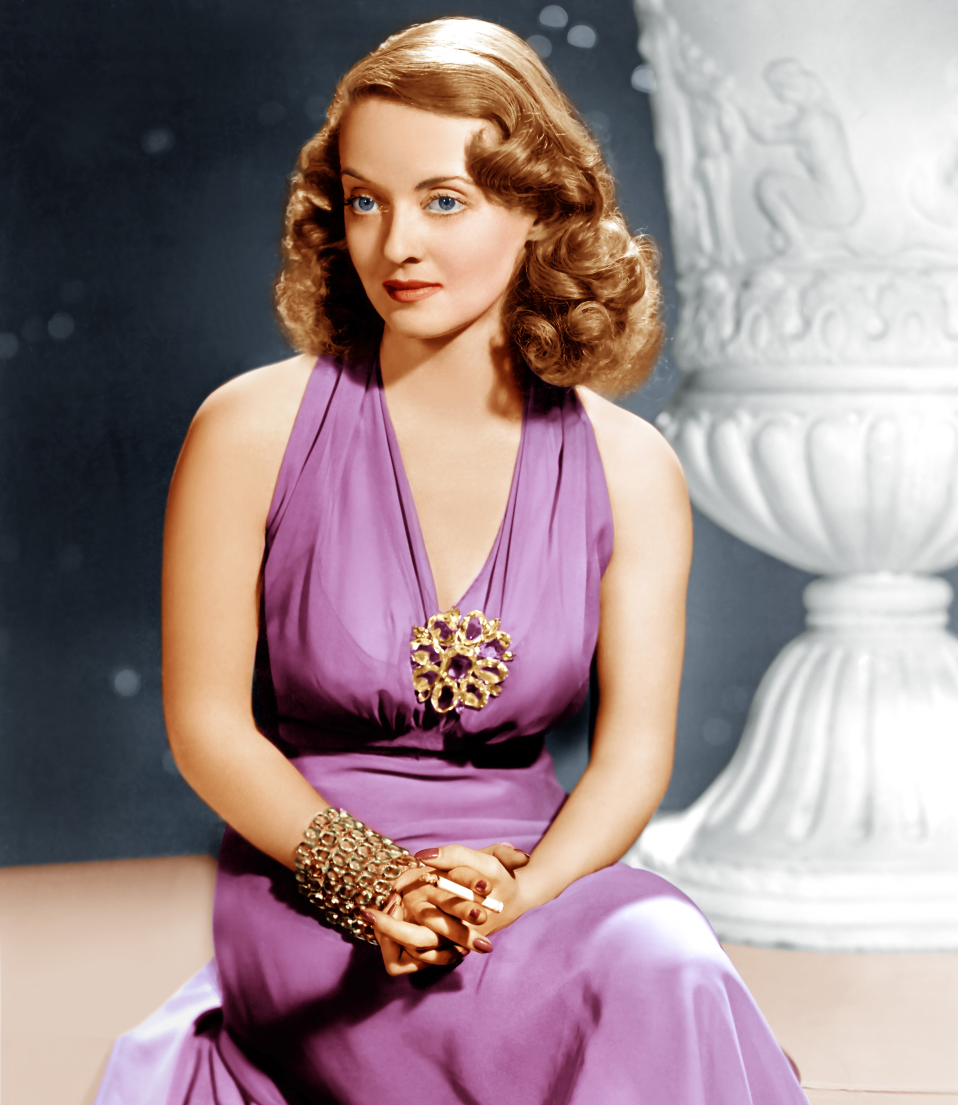 La Extraordinaria Historia De Bette Davis Una Fea Genial Que Triunfó En Un Mundo Donde Ser