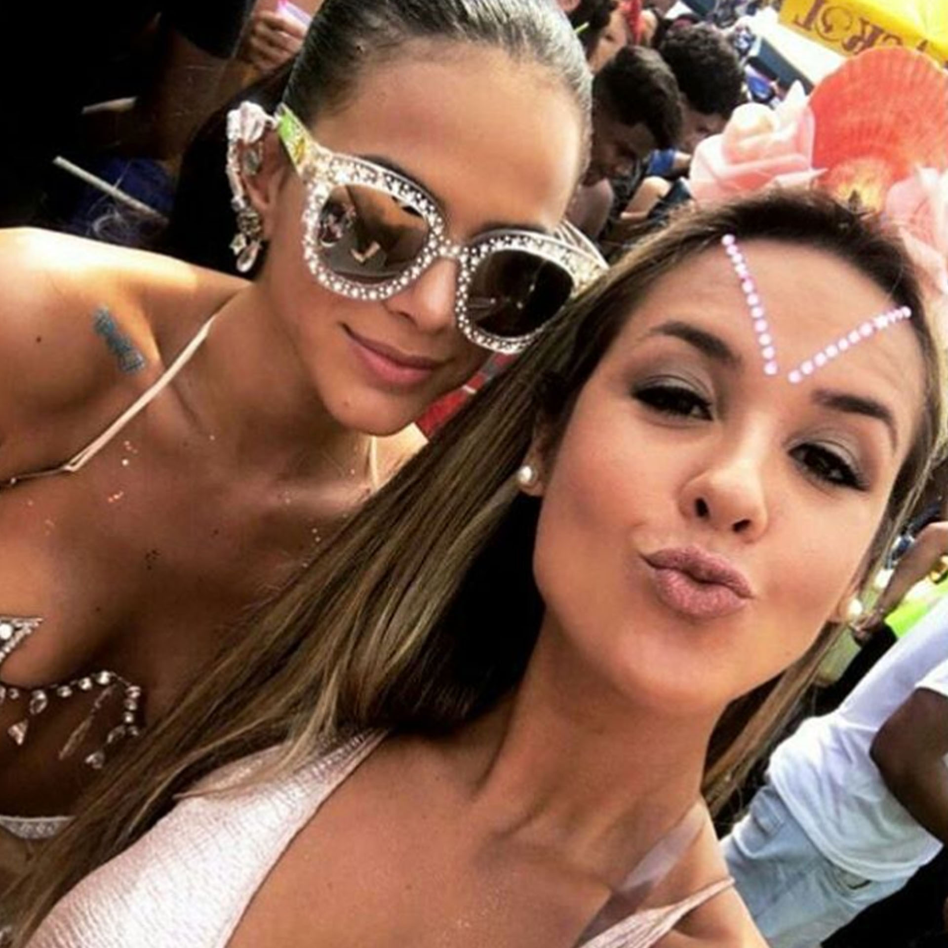 Un Sensual Vestido De Carnaval Y Un Mensaje Oculto A Neymar Bruna