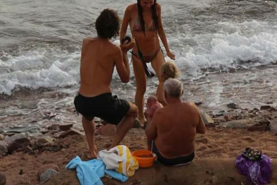 El Increíble Momento En El Que Una Mujer Dio A Luz En El Mar Rojo Infobae