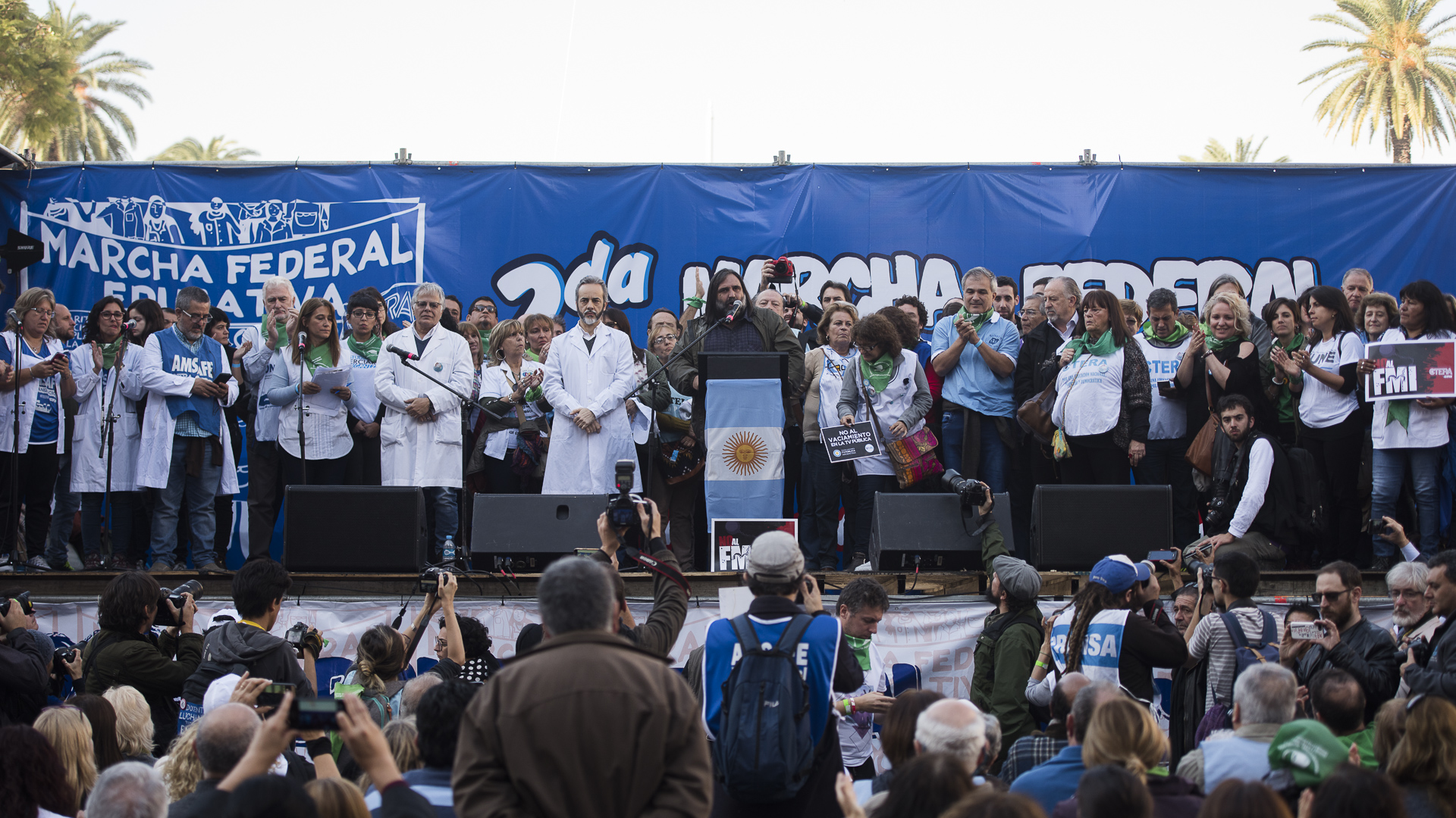 43 Fotos De La Marcha De Los Gremios Docentes En La Plaza De Mayo Infobae