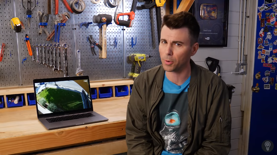 Un ex ingeniero de la NASA construyó una bomba fétida de brillantina ...