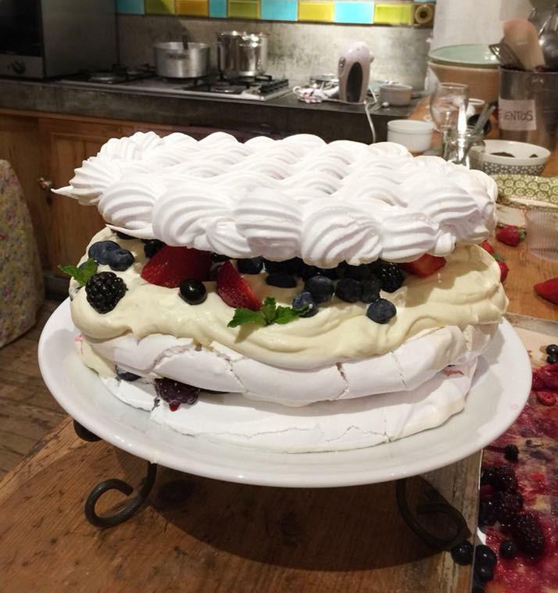 Arrollado De Pollo Porchetta De Cerdo Y Torta Pavlova Un Menú Fácil