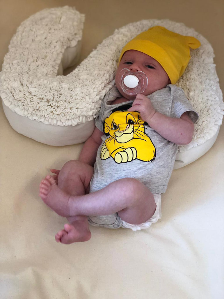 El Festejo Del Primer Mes De Salvador El Hijo De Vicky Xipolitakis 6601