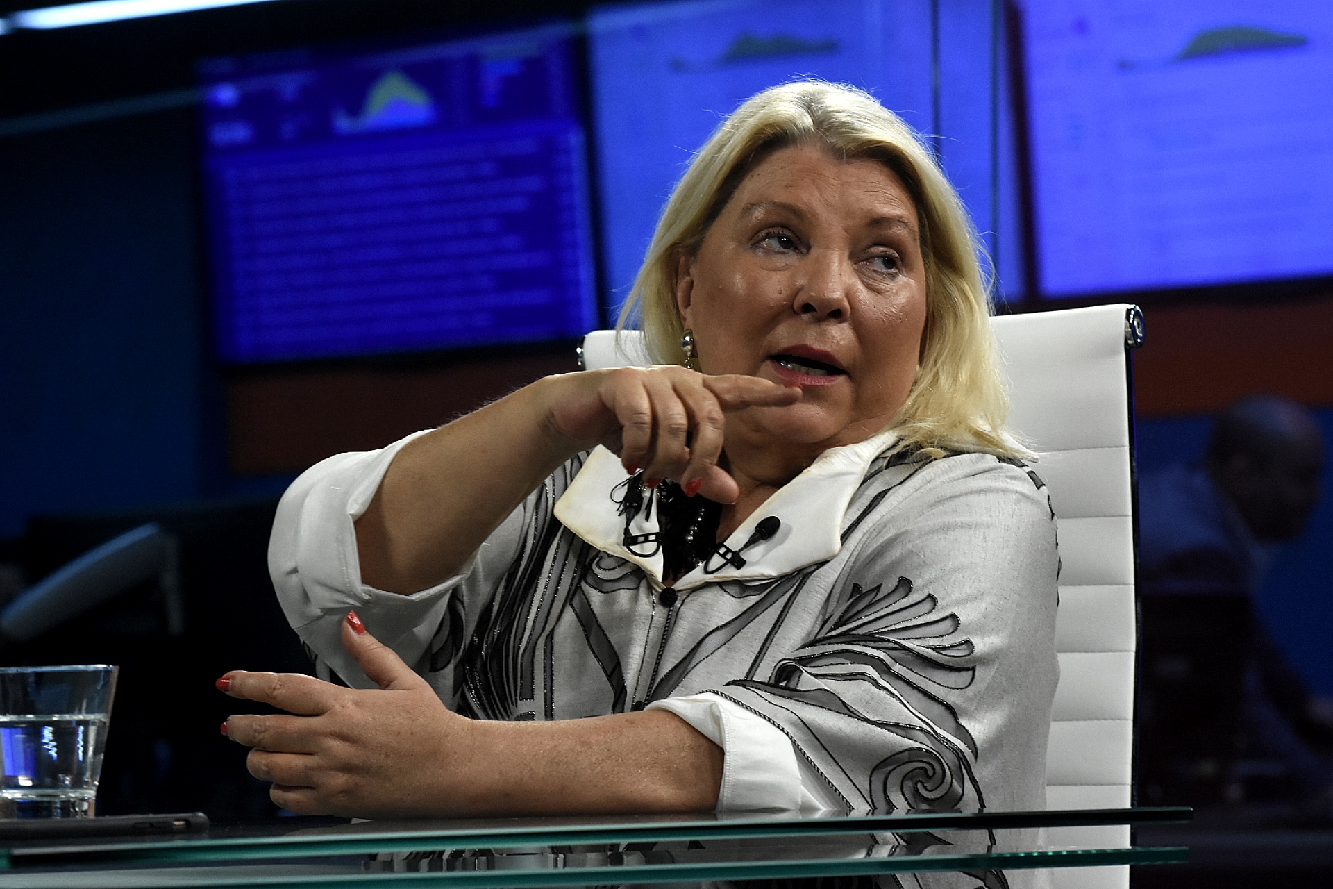Elisa Carrió ¿por Qué Cristina Una Ladrona Confesa Mide Tanto