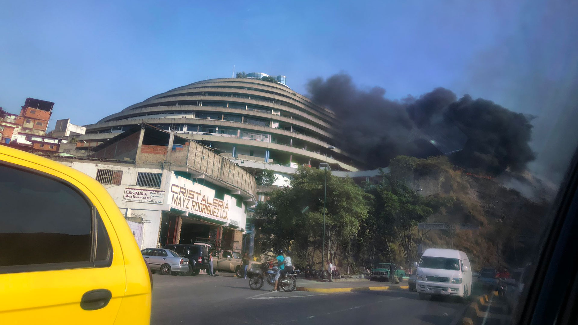 Incendio en El Helicoide, la sede del servicio de inteligencia ...