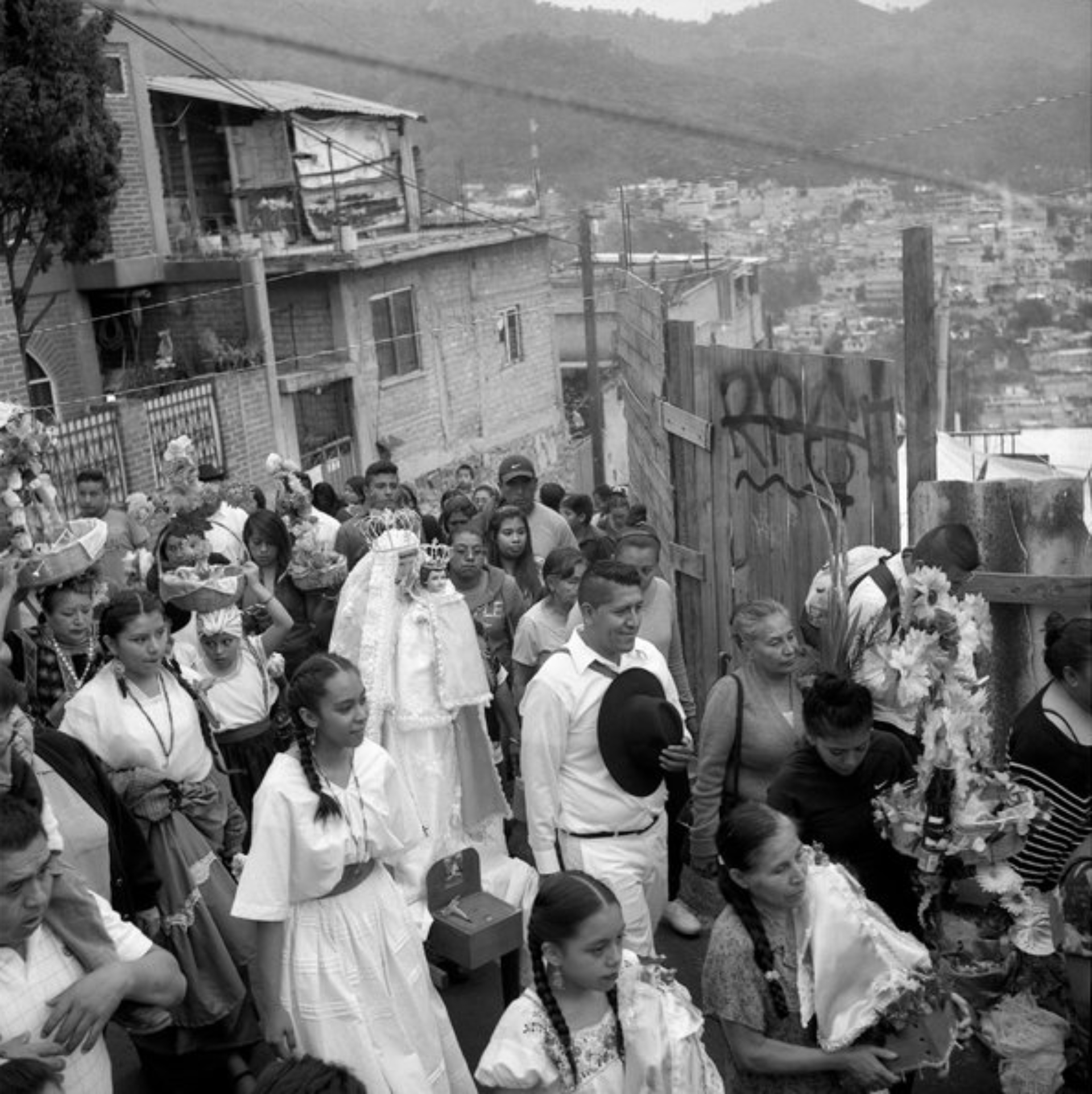 Una Fotógrafa Mexicana Explora Los Lazos De Su Cultura Indígena Infobae