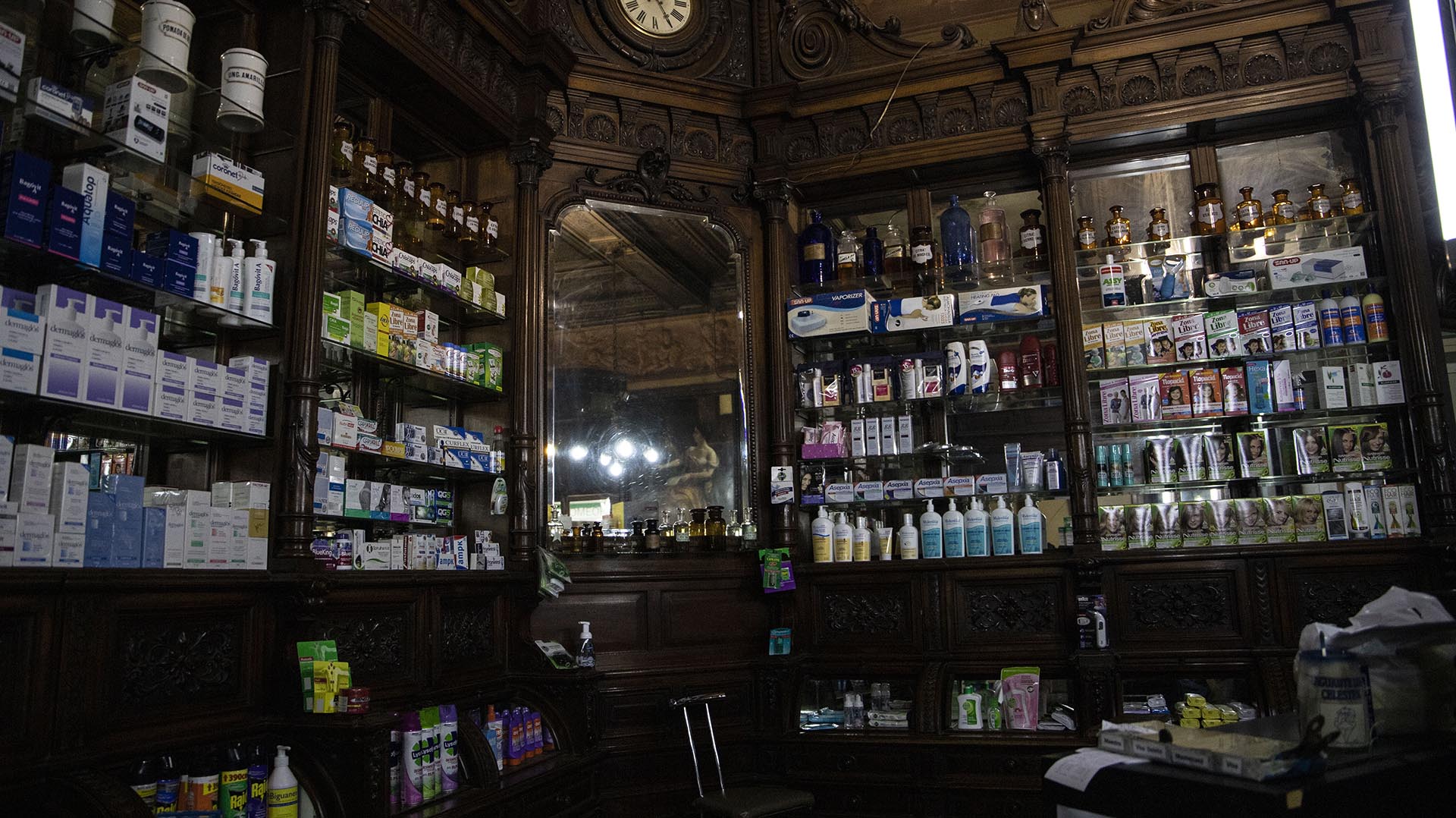 Los Secretos De La Primera Farmacia Del País Un Lugar Centenario Que