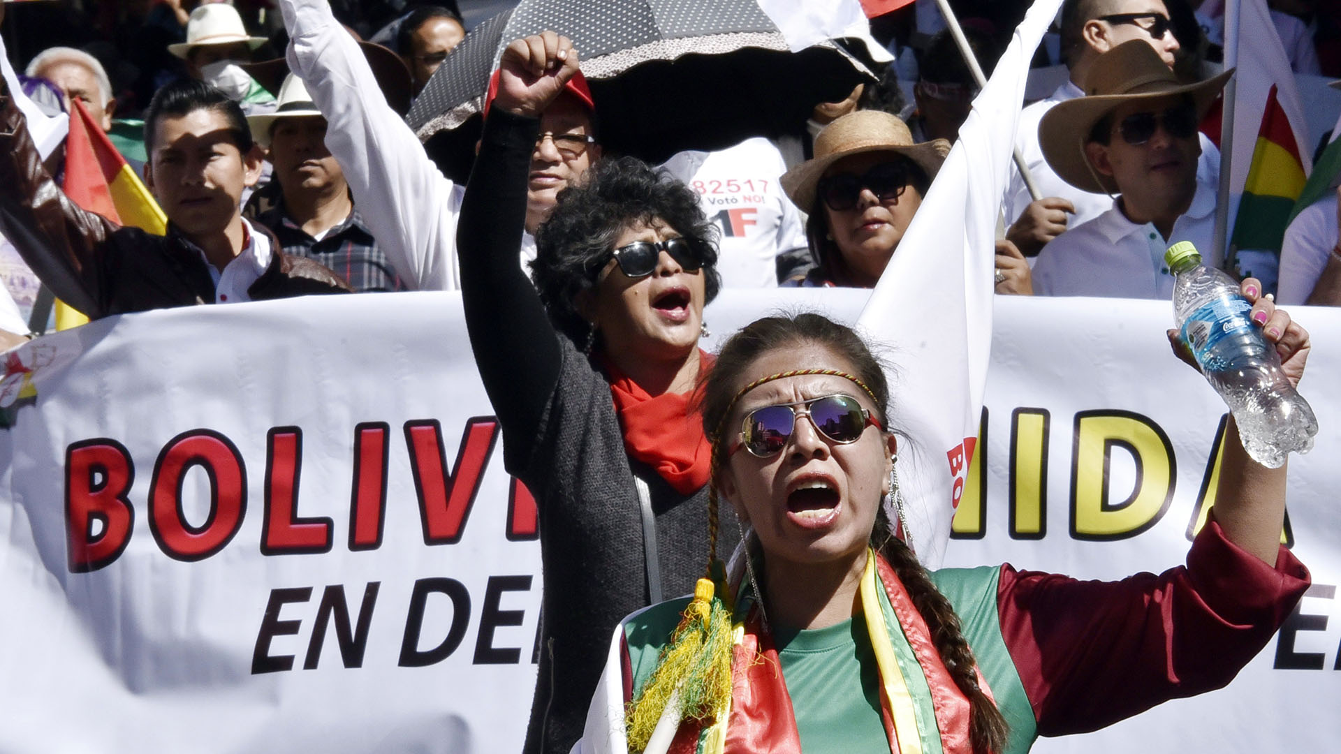Prensa internacional: Miles de bolivianos marcharon contra el Tribunal ...