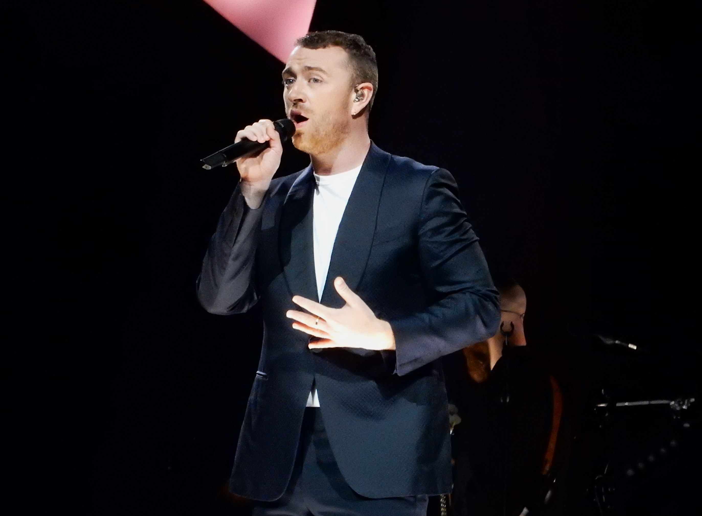 Review: Sam Smith lightens the mood in joyful concert at Tampa’s Amalie ...