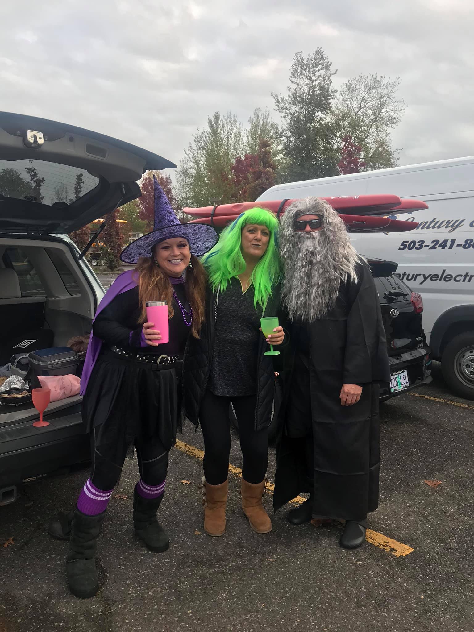 Hundreds of Paddle-Boarding Witches Took Over the Willamette River on ...
