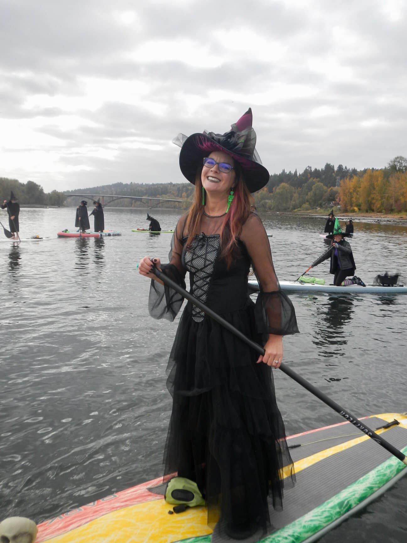 Hundreds of Paddle-Boarding Witches Took Over the Willamette River on ...