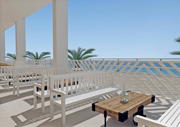 Refurbishment - Facades تم التصميم بواسطةAP-E Design Team - The Regency ...