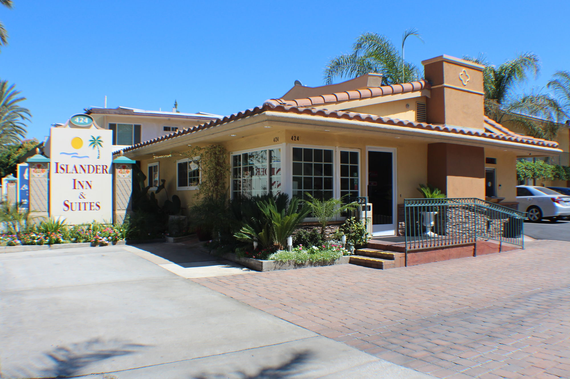 Discount Coupon for Anaheim Islander Inn and Suites in Anaheim ...