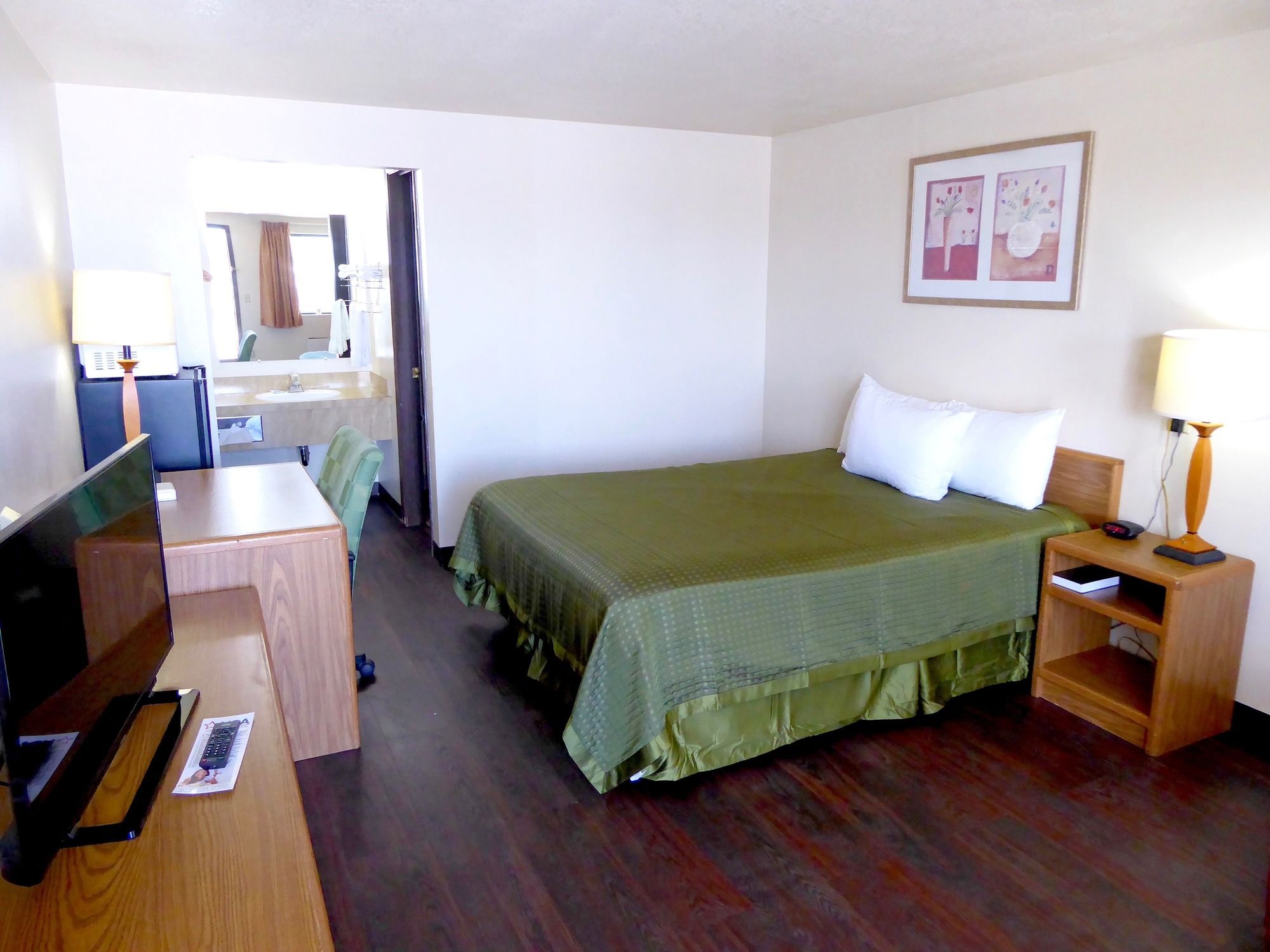 Discount Coupon for Rodeway Inn in Hardin, Montana - Save Money!