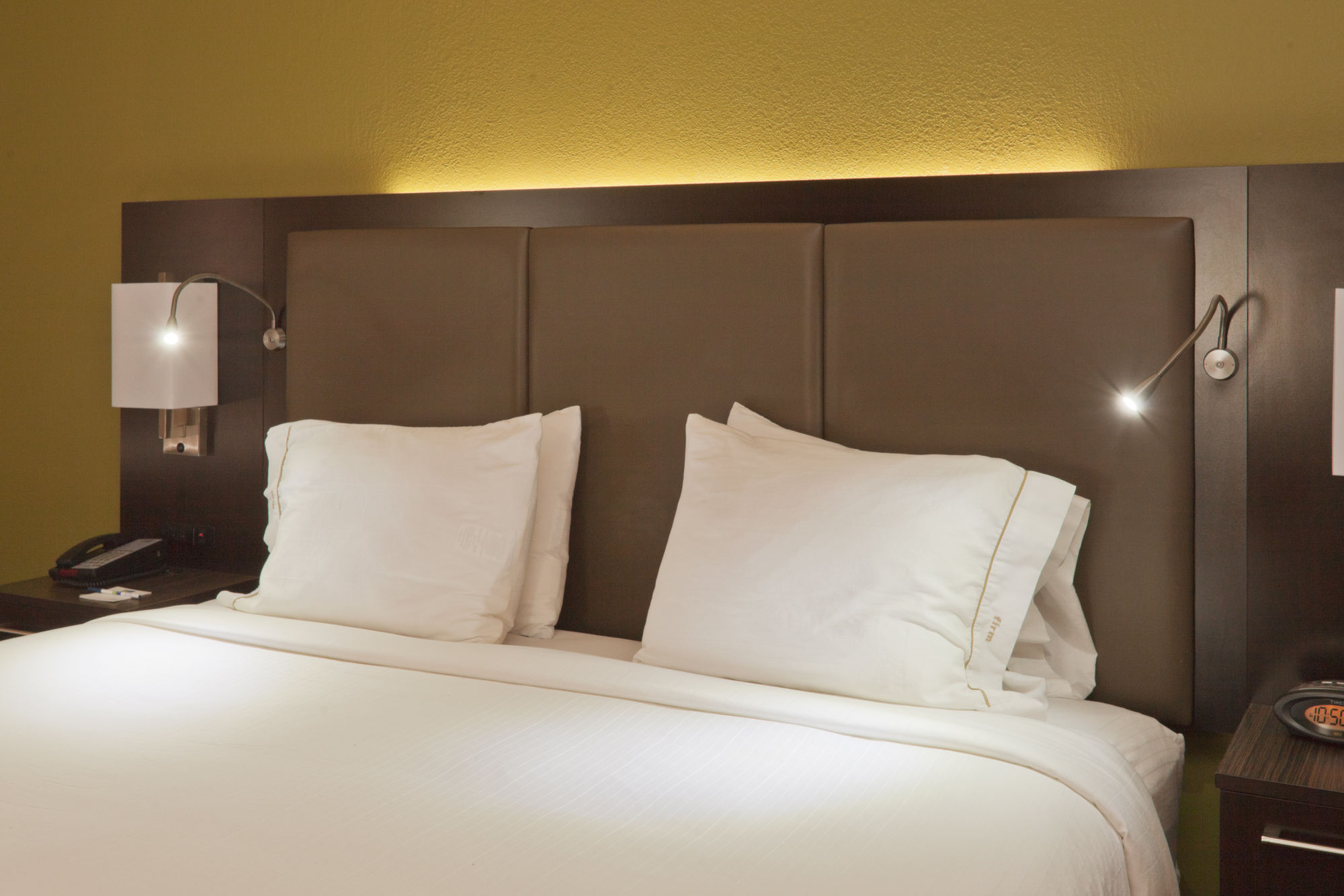 Discount Coupon for Holiday Inn Express Hotel & Suites Fulton in Fulton ...