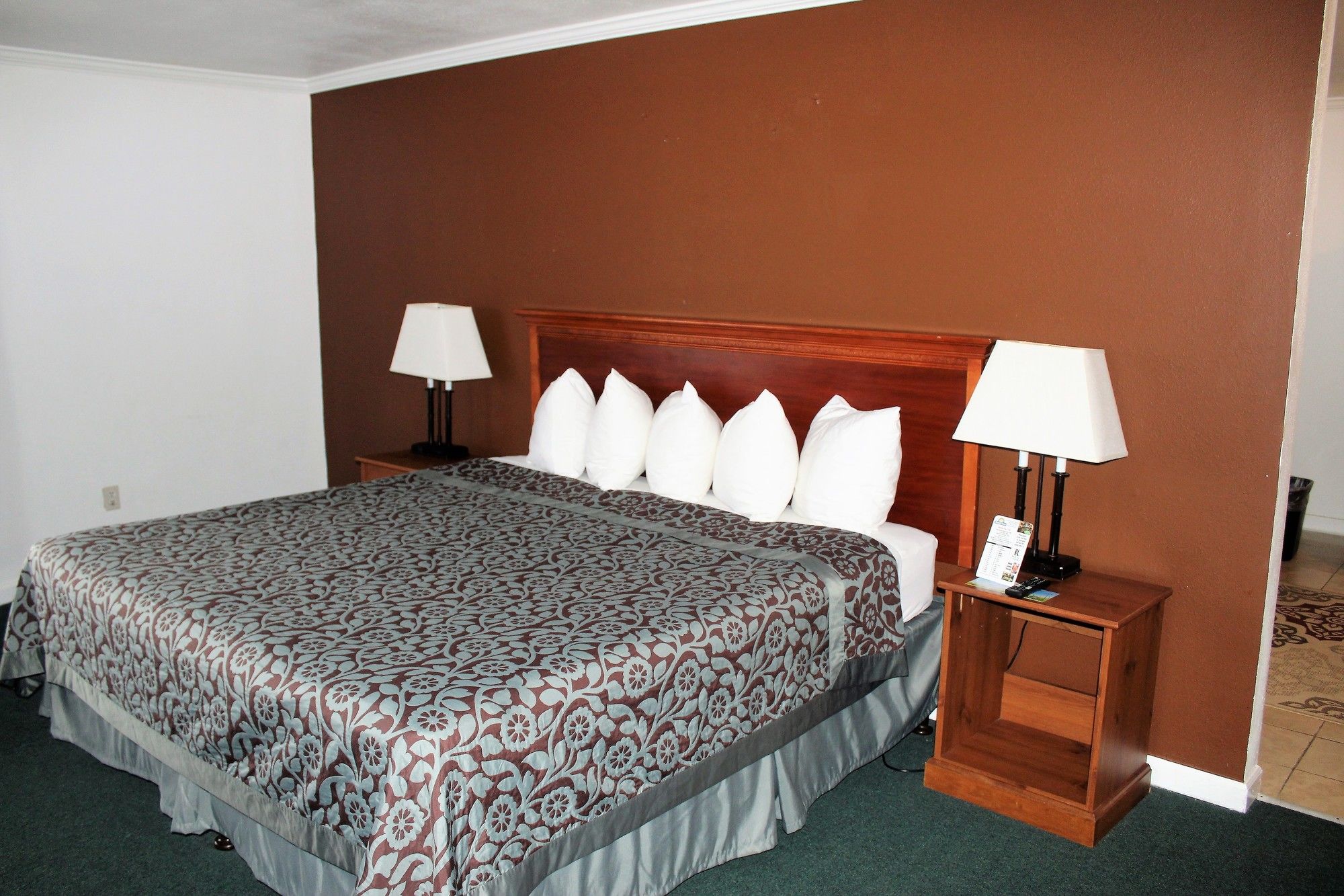 Discount Coupon for Days Inn Everett in Everett, Washington - Save Money!