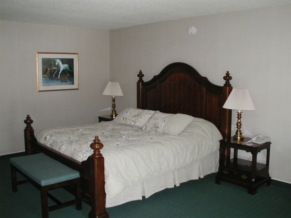 Discount Coupon for Paradise Inn in Bennington, Vermont - Save Money!