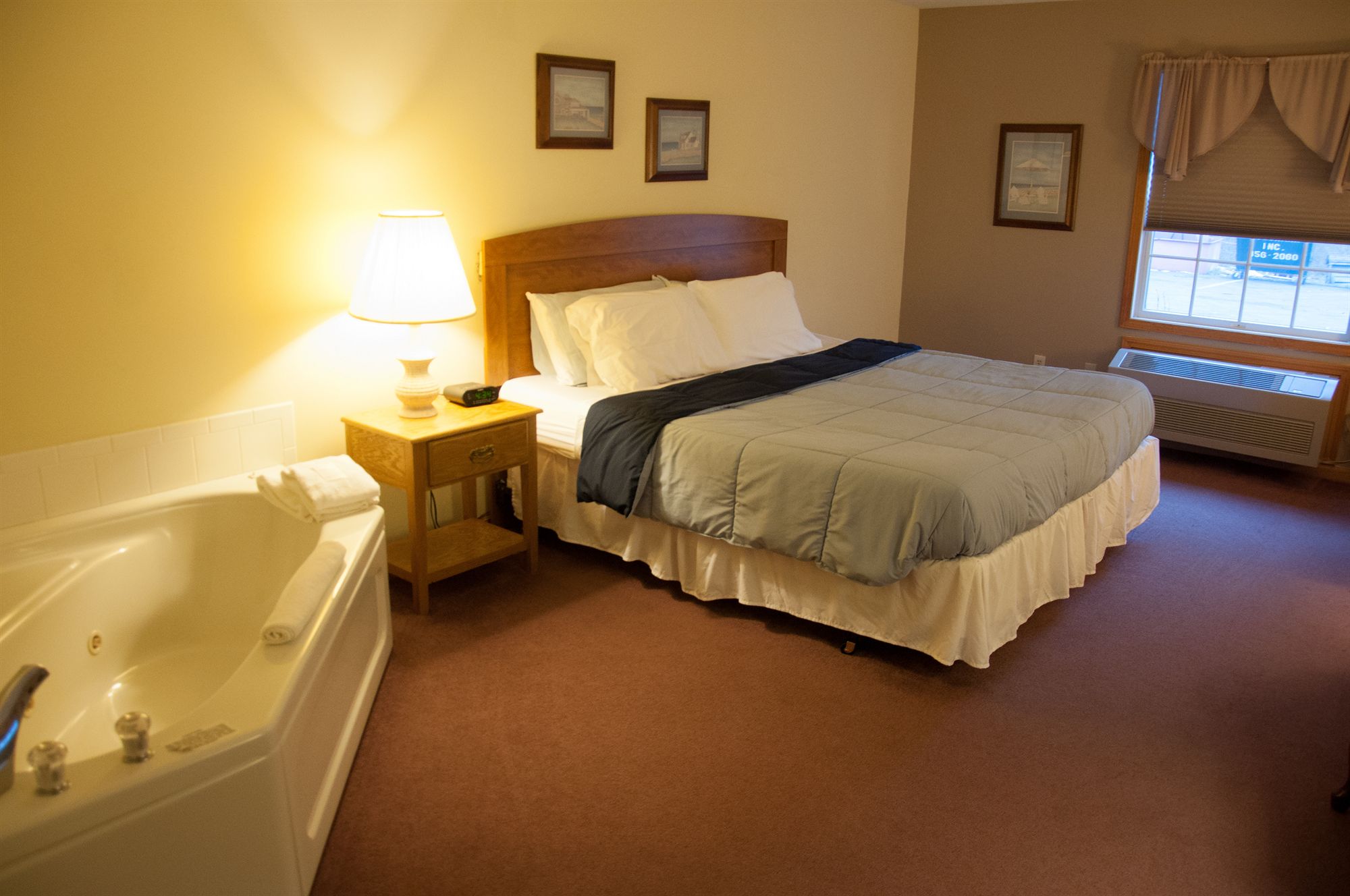 Discount Coupon for Brook Pointe Inn in Syracuse, Indiana - Save Money!