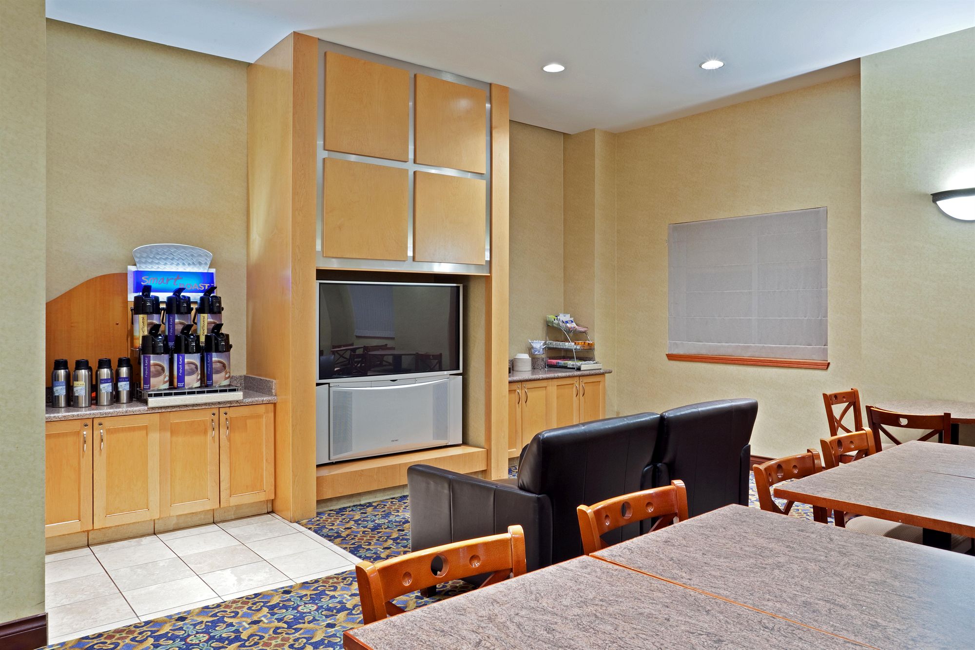 Discount Coupon for Holiday Inn Express Hotel & Suites Seattle - City ...