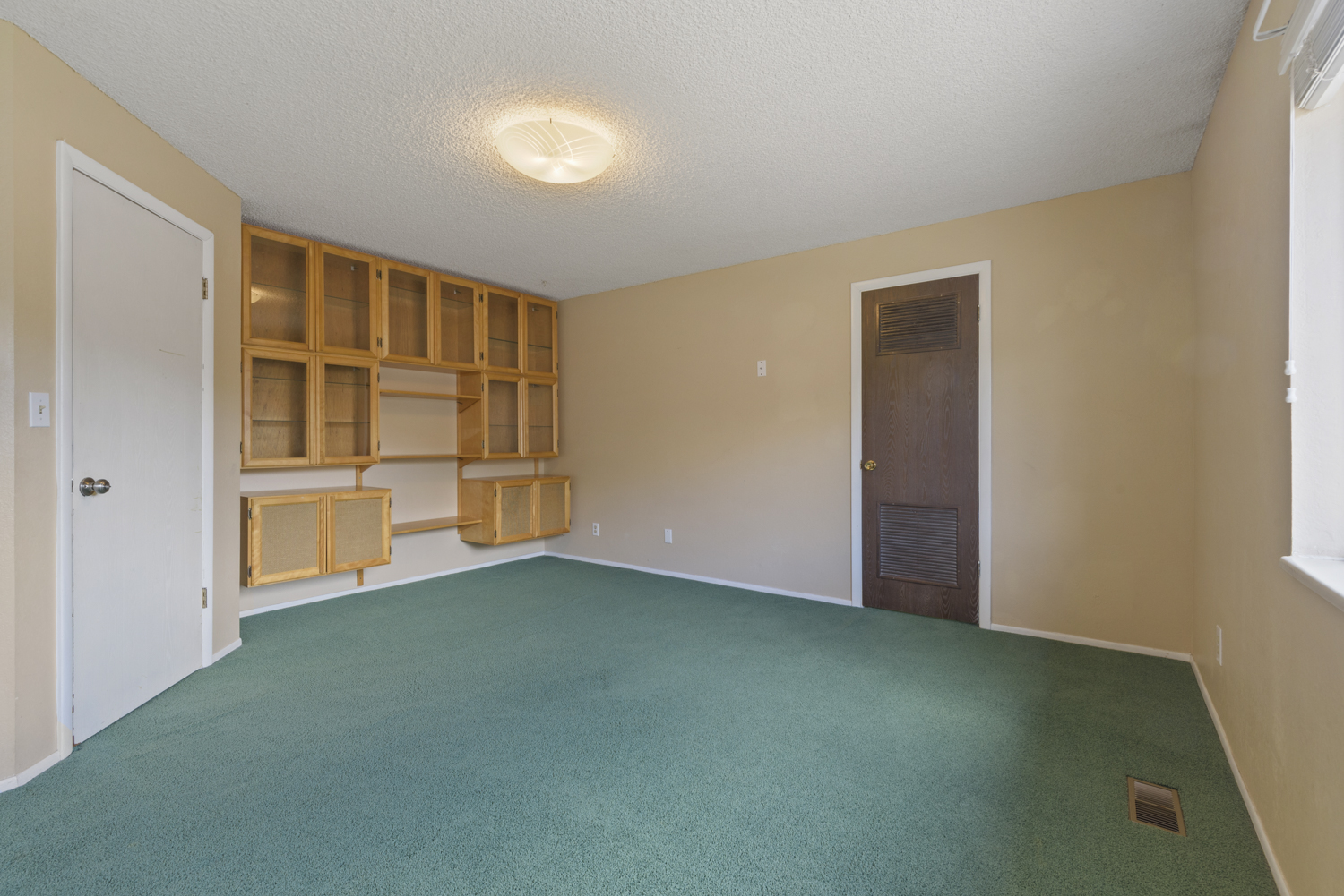 Aland Triplex Upstairs – Orem – Av. 12/1 | Aspen Ridge Management