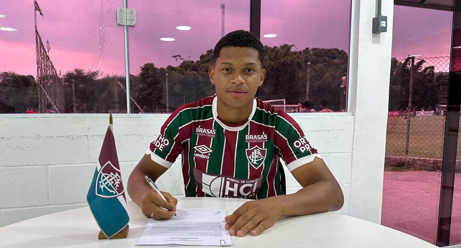Fluminense acerta renovação de contrato do atacante Kelwin — Fluminense ...