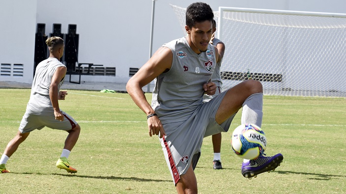 Reginaldo busca responder à altura chance como titular do Fluzão ...