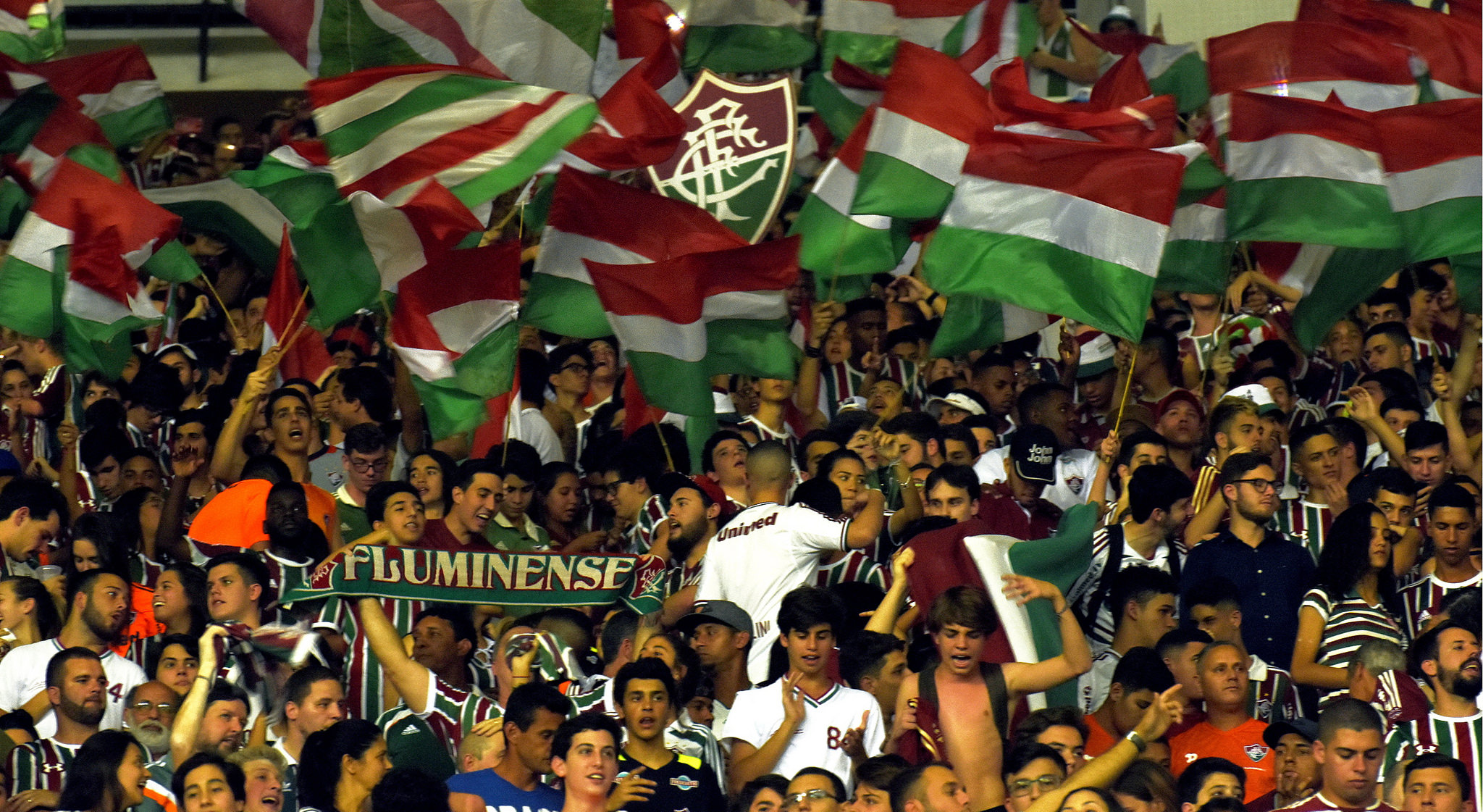 Torcida tricolor faz grande festa no Maracanã — Fluminense Football Club