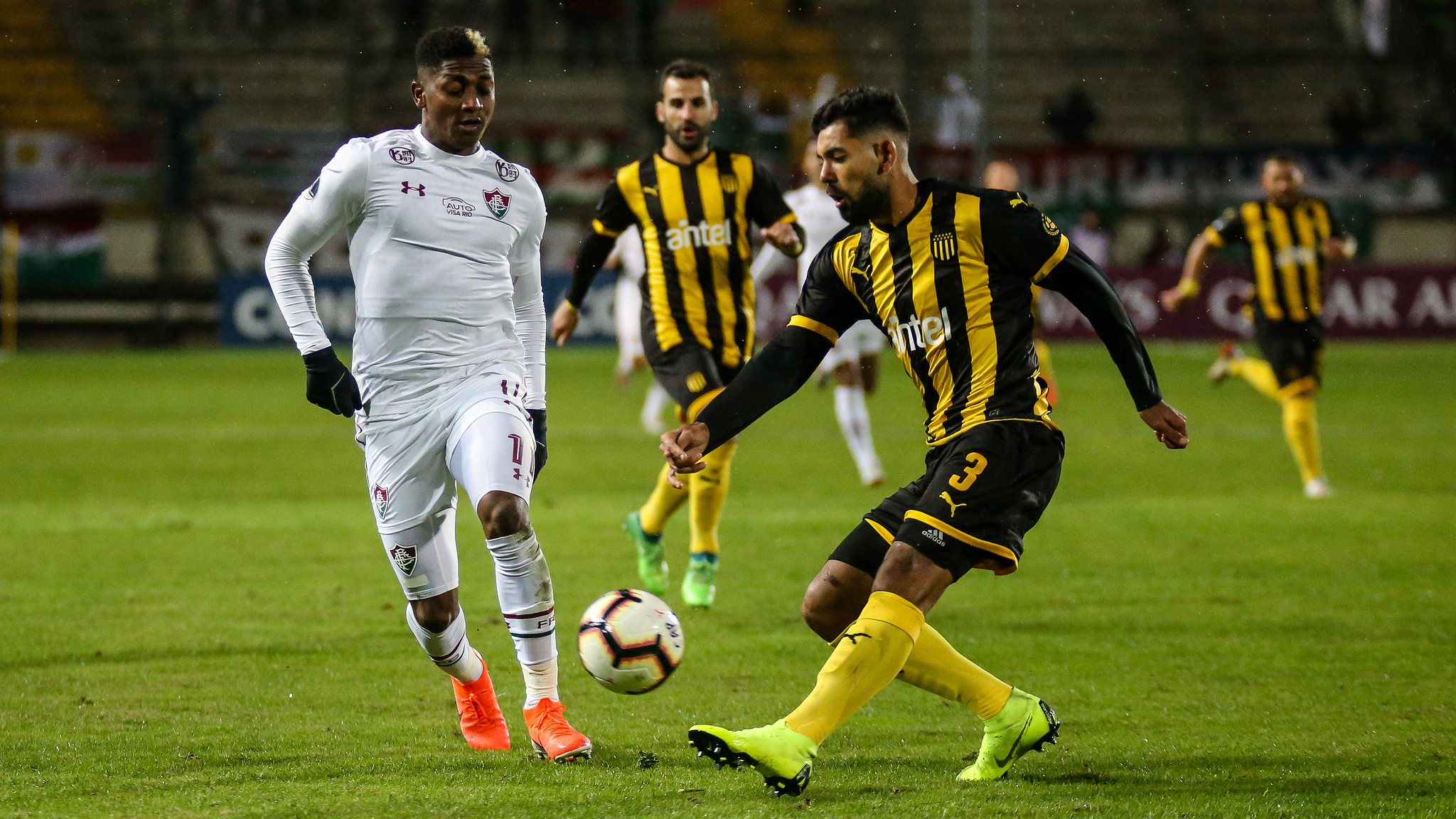 Yony González comemora gols e triunfo Tricolor no Uruguai — Fluminense ...