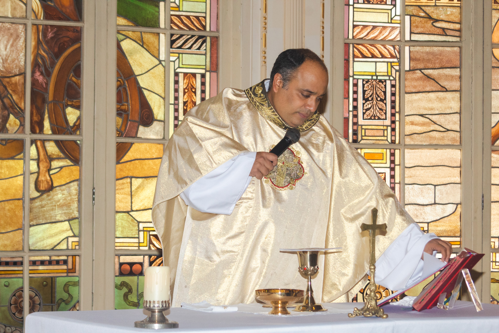 Padre Omar celebra Dia de São João Paulo II em Laranjeiras — Fluminense ...