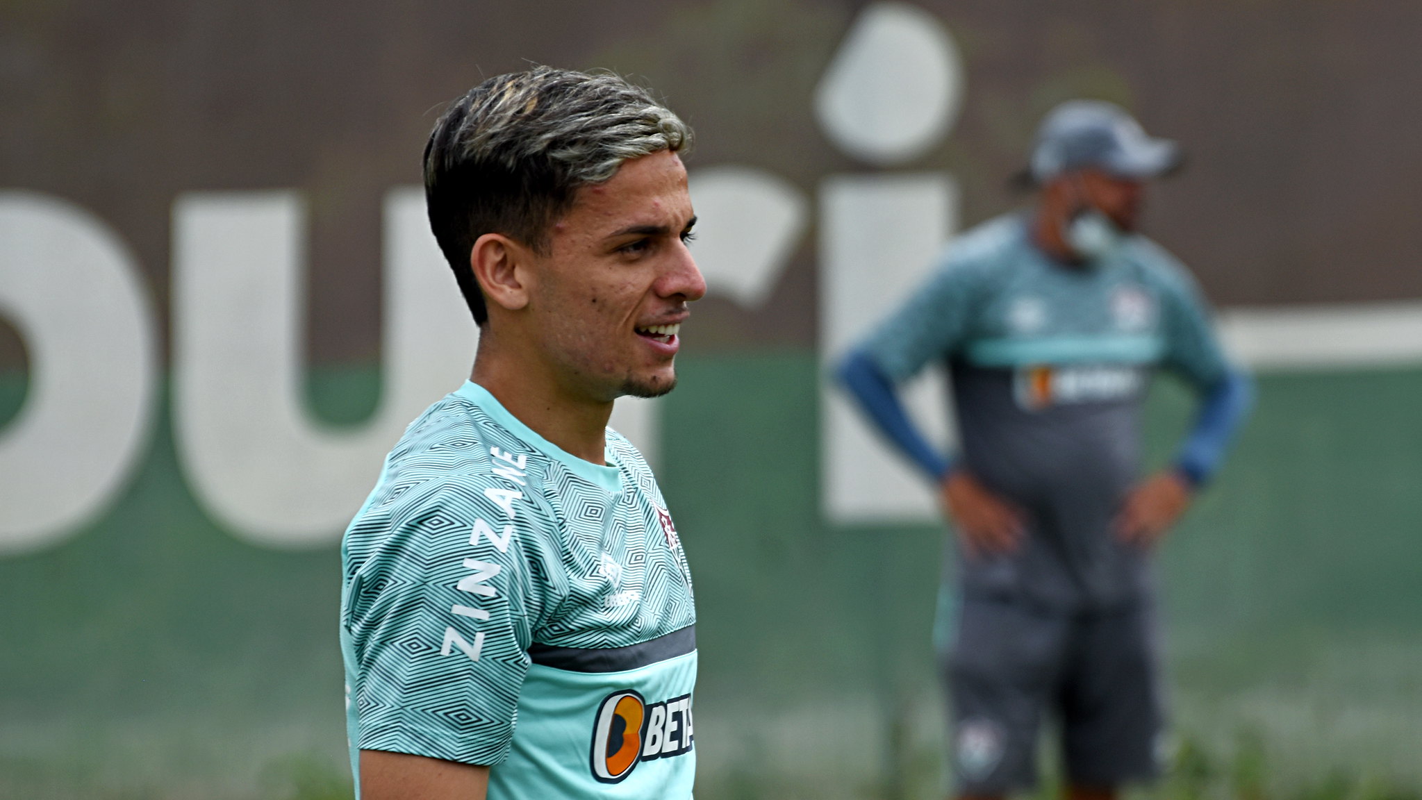 Gabriel Teixeira volta a treinar com bola junto ao elenco no CT Carlos ...