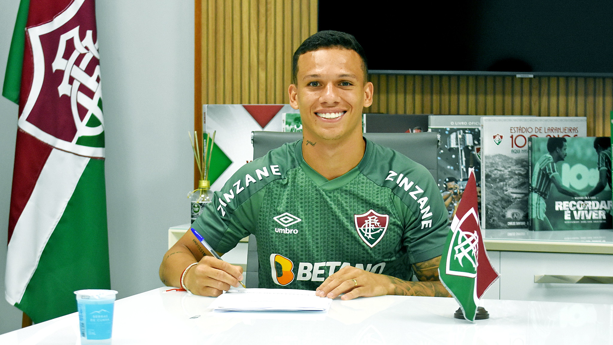 Fluminense renova com Calegari — Fluminense Football Club