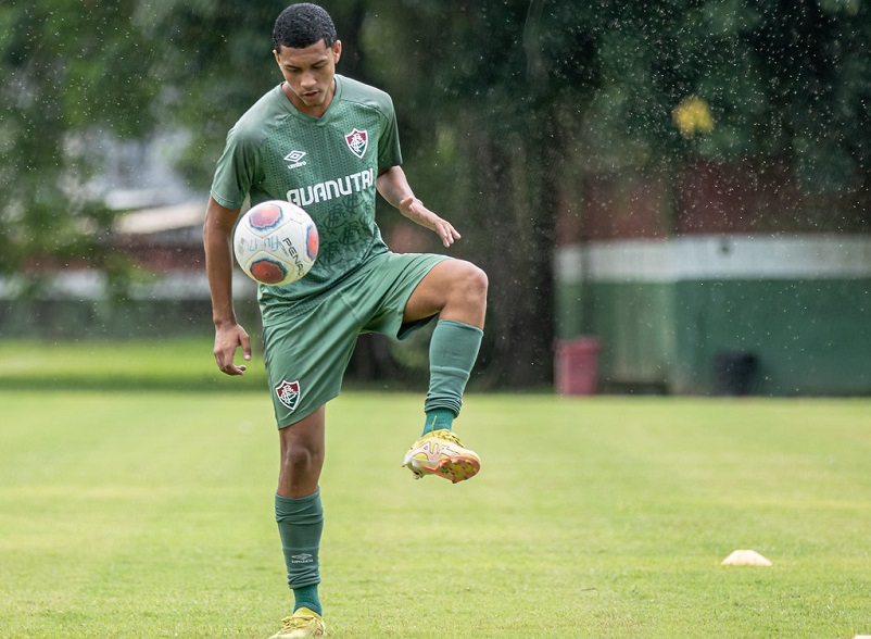 Volta de Marcelo inspira laterais da base do Fluminense — Fluminense ...