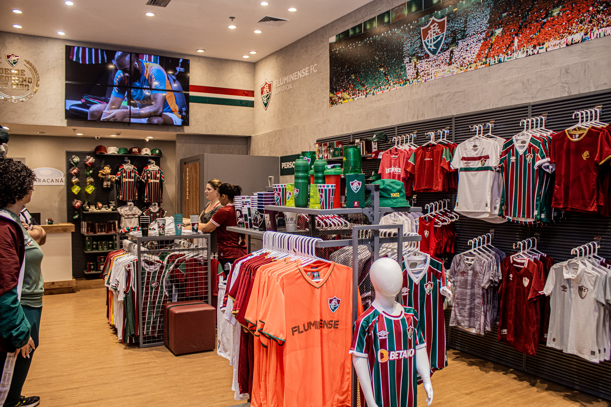 Fluminense inaugura Loja Oficial no Aeroporto Santos Dumont ...