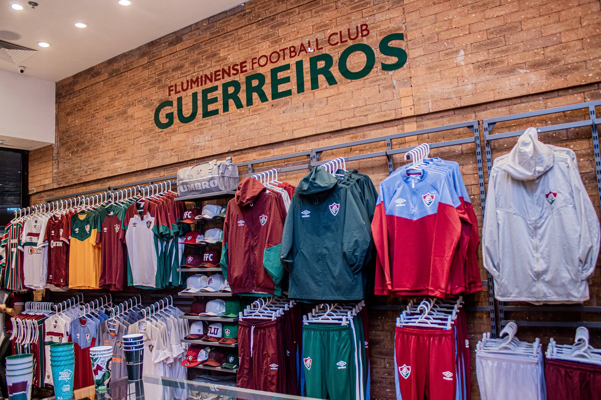 Fluminense inaugura Loja Oficial no Aeroporto Santos Dumont ...